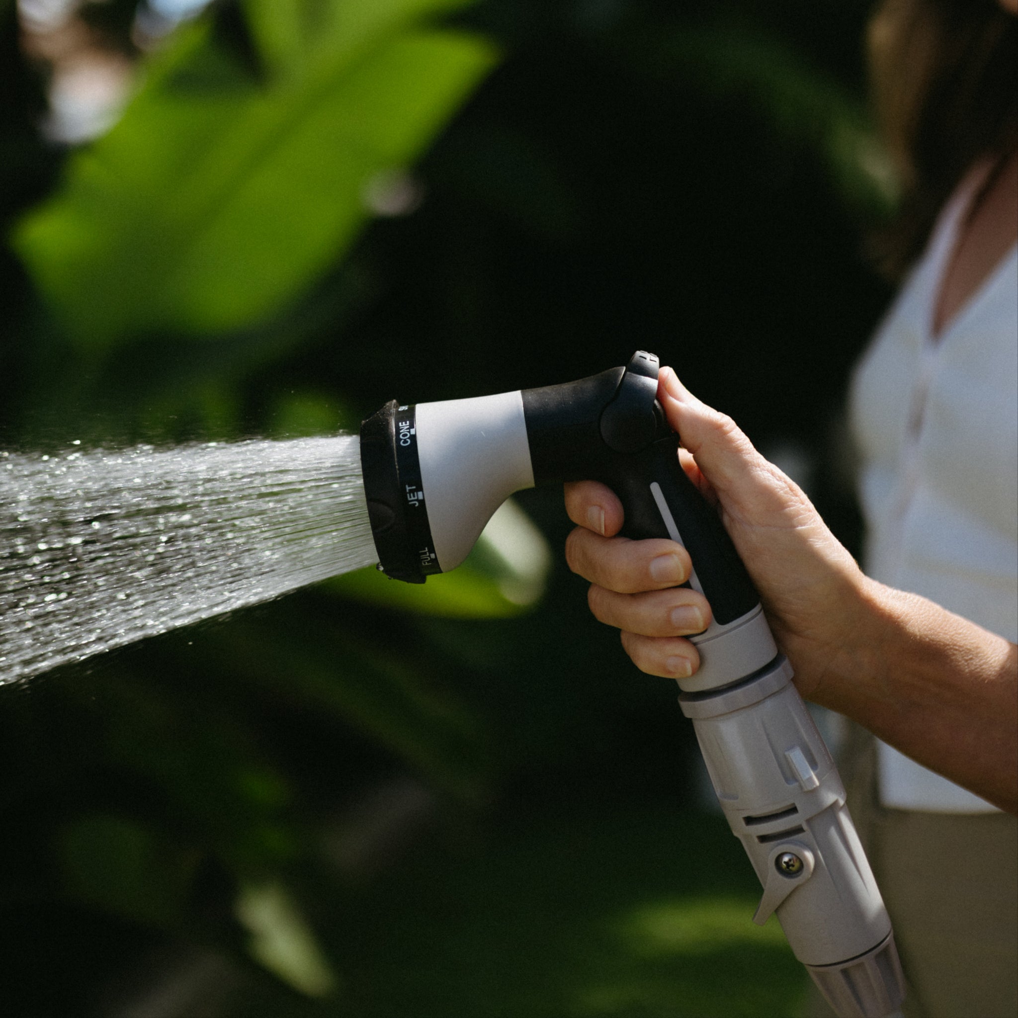 Comfort 8-Pattern Flow Control Spray Gun + Fitting | Hoselink