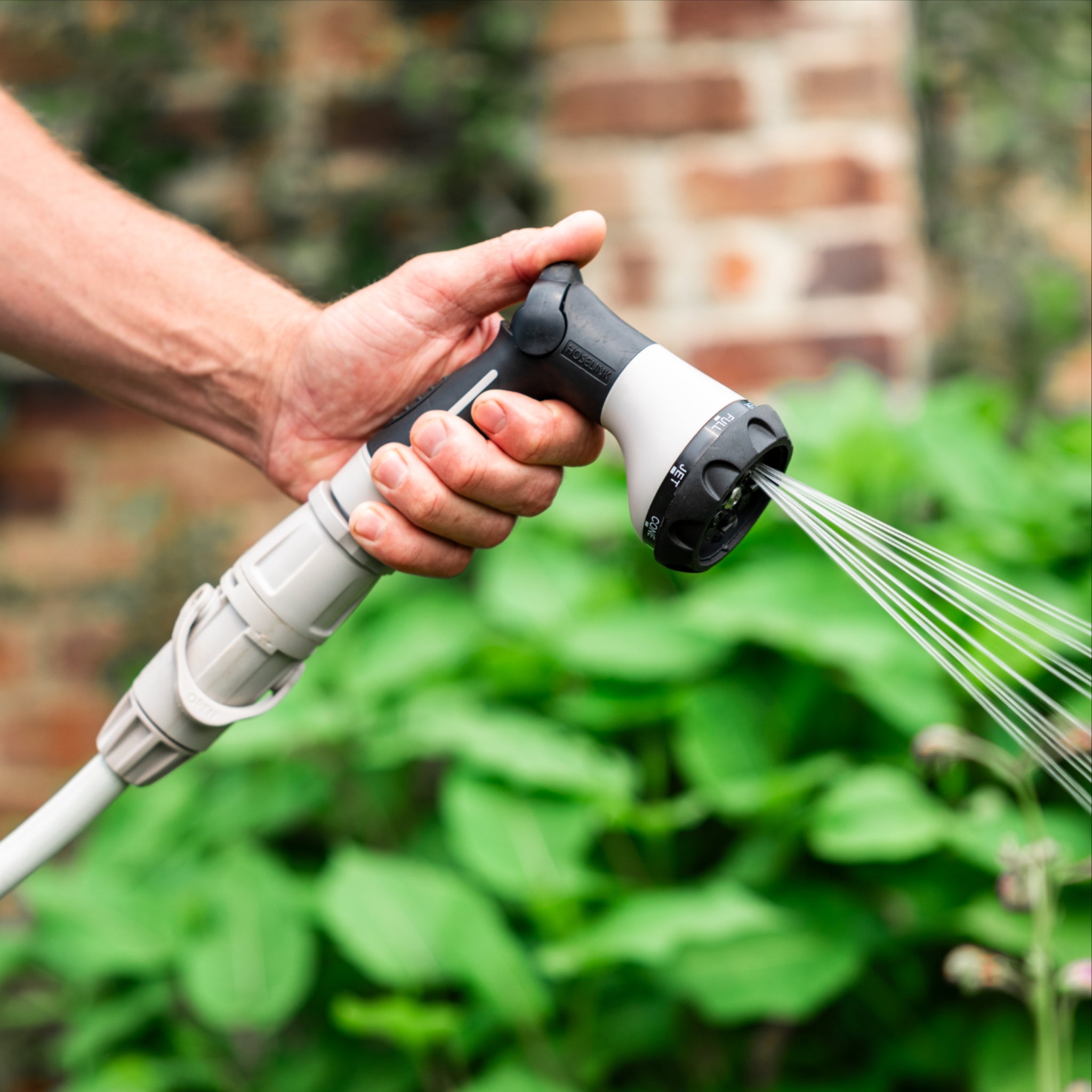 Comfort 8-Pattern Flow Control Sprayer | Hoselink