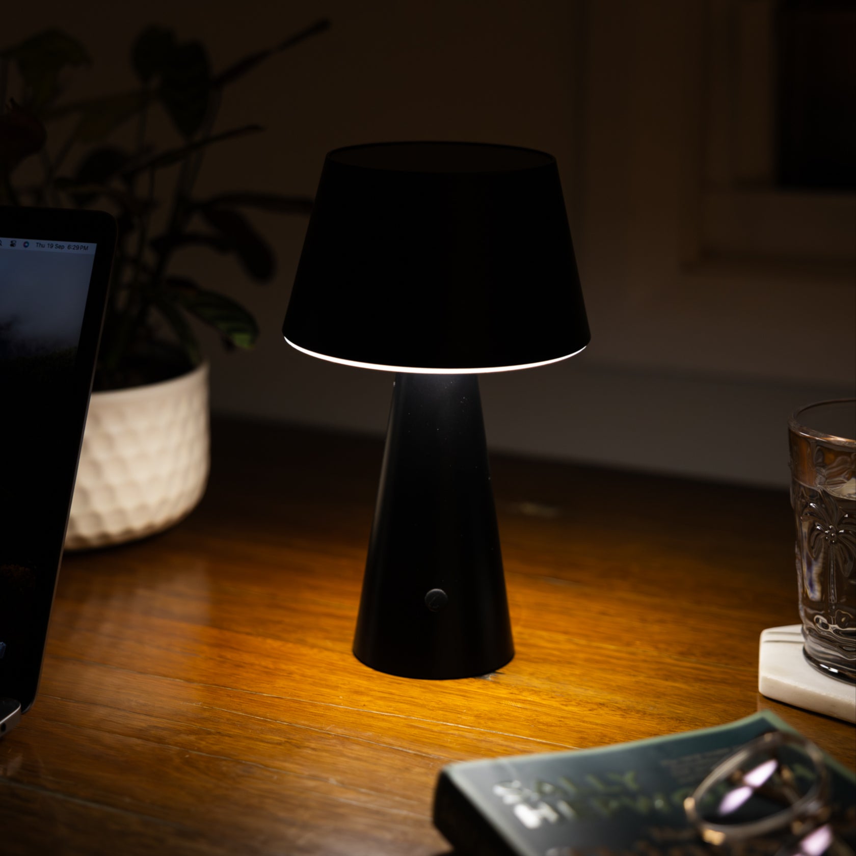 Solar Adjustable Table Lamp | USB-C Chargeable | Hoselink